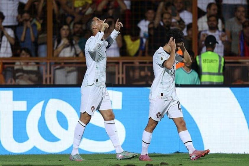 Ronaldo gửi bàn thắng lên… thiên đường!